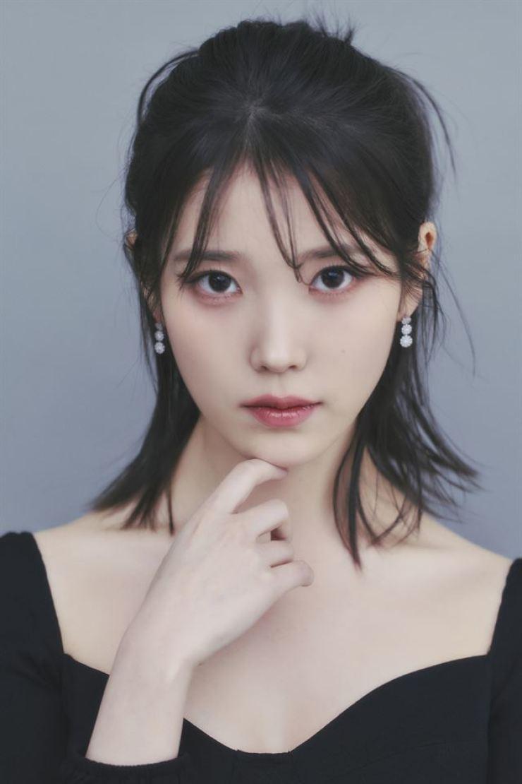 IU – K-POP WORLD