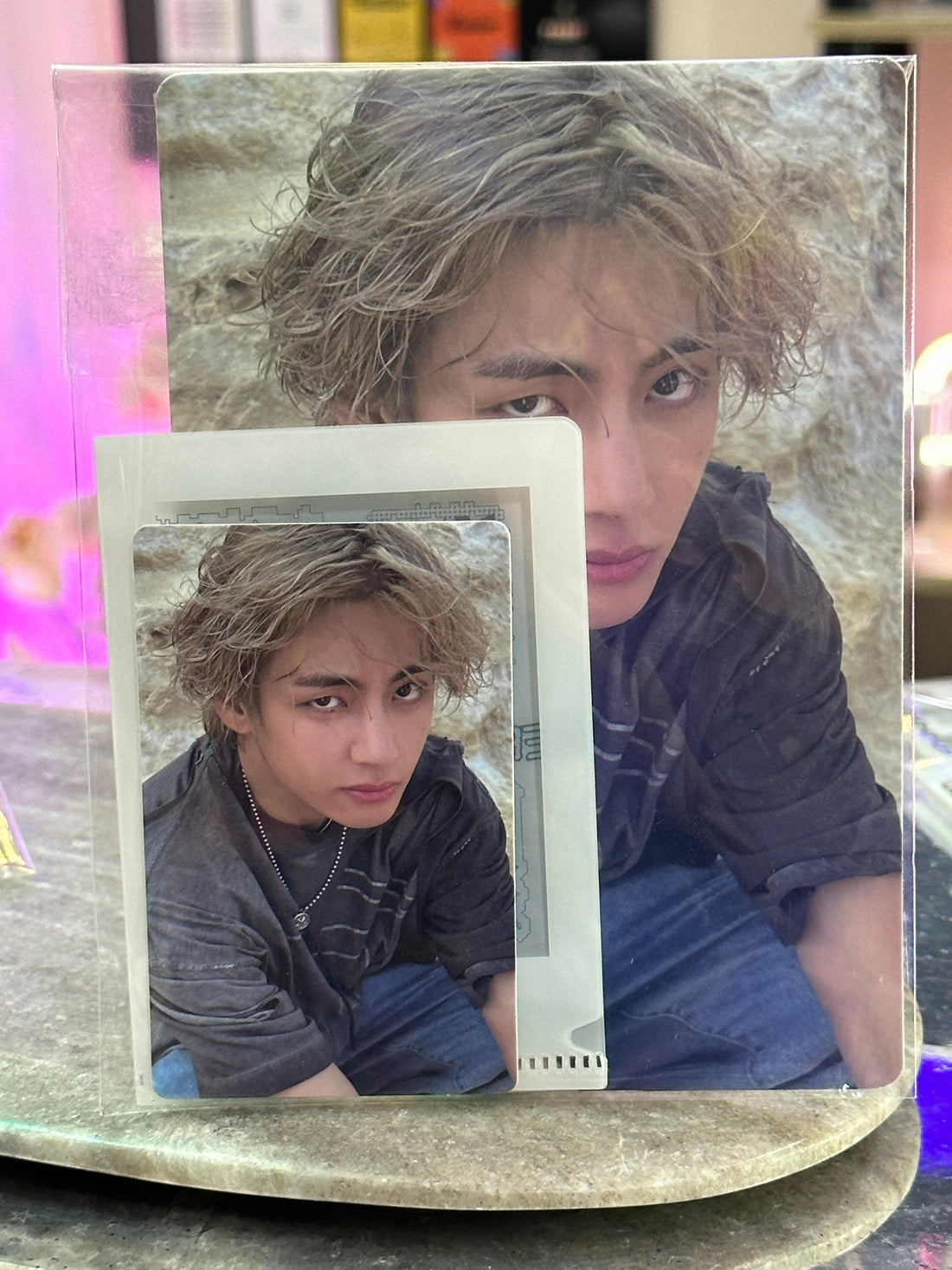 BTS - V LAYOVER WEVERSE P.O.B SET (PHOTOCARD + L-HOLDER + STANDEE) – K ...